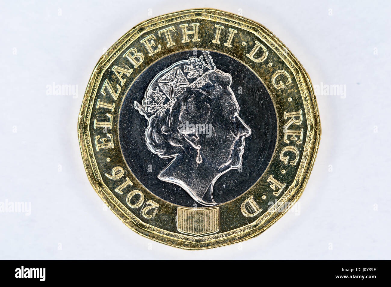 New UK twelve sided pound coin back Stock Photo - Alamy