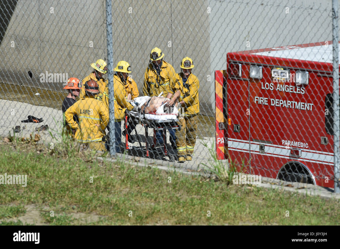 LAPD firefighters try to rescue a man threatening to jump from the ...