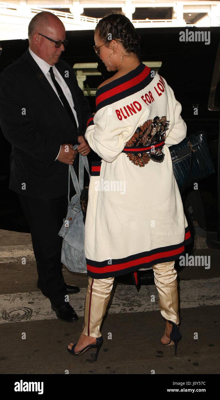 Chrissy Teigen and John Legend arrive at the airport with their ...