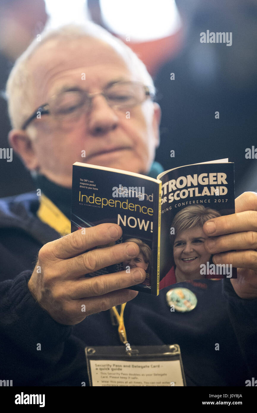 Pro Union supporters unveil a truck with an anti independence message ...