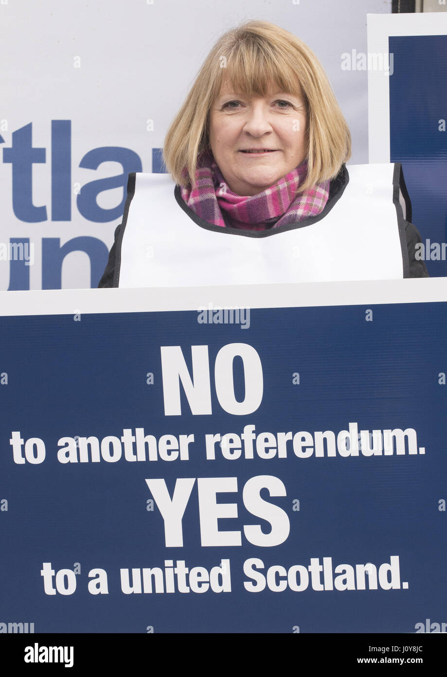 Pro Union supporters unveil a truck with an anti independence message ...