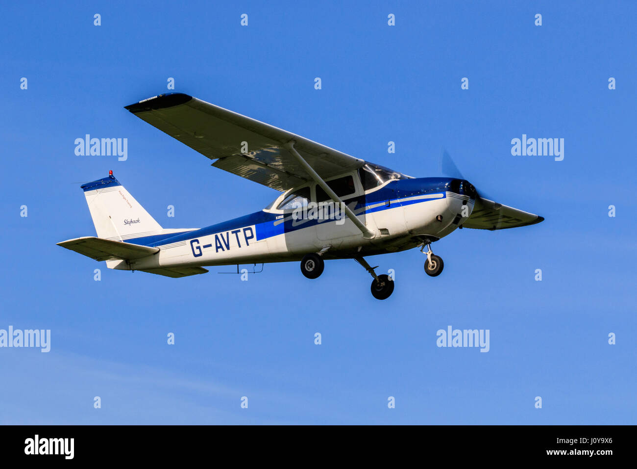 Reims Cessna F172 Skyhawk G-AVTP Stock Photo - Alamy