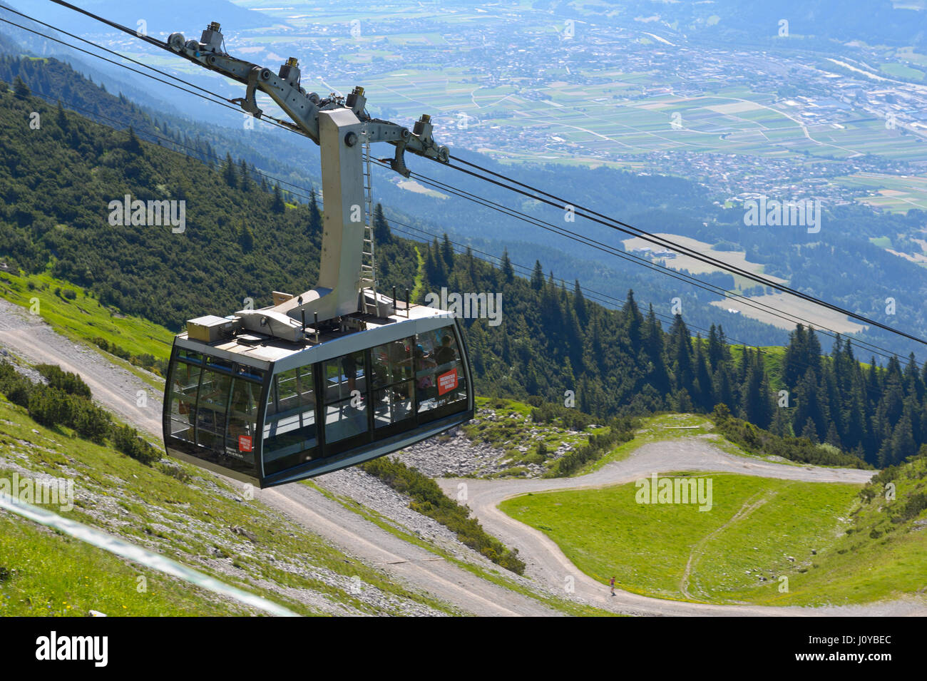A cable car moving away from the Innsbrucker Nordkettenbahnen Station ...