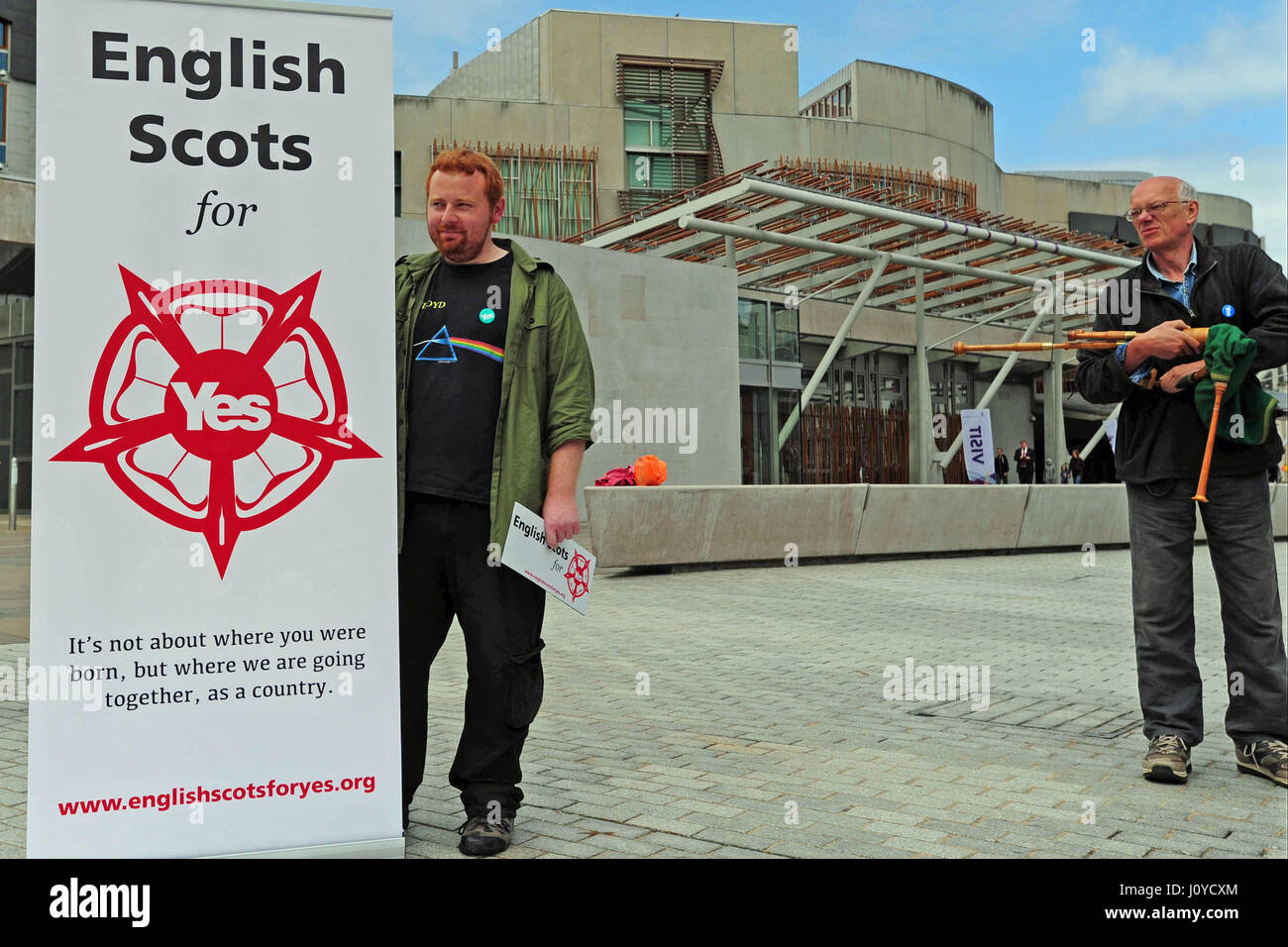 A Northumbrian piper studies a poster for the new Scottish independence ...
