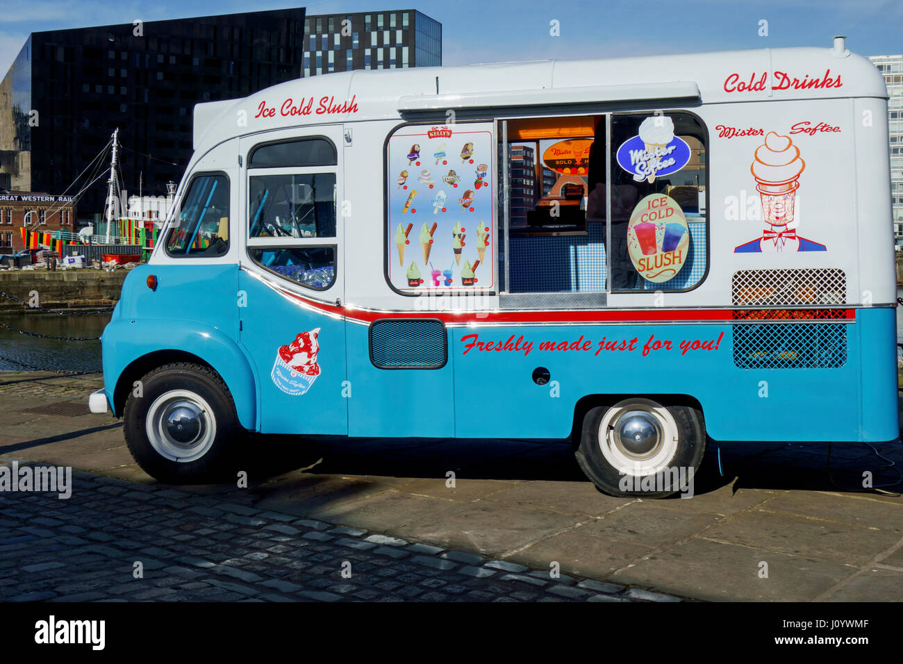 Vintage ice cream van hi-res stock photography and images - Alamy