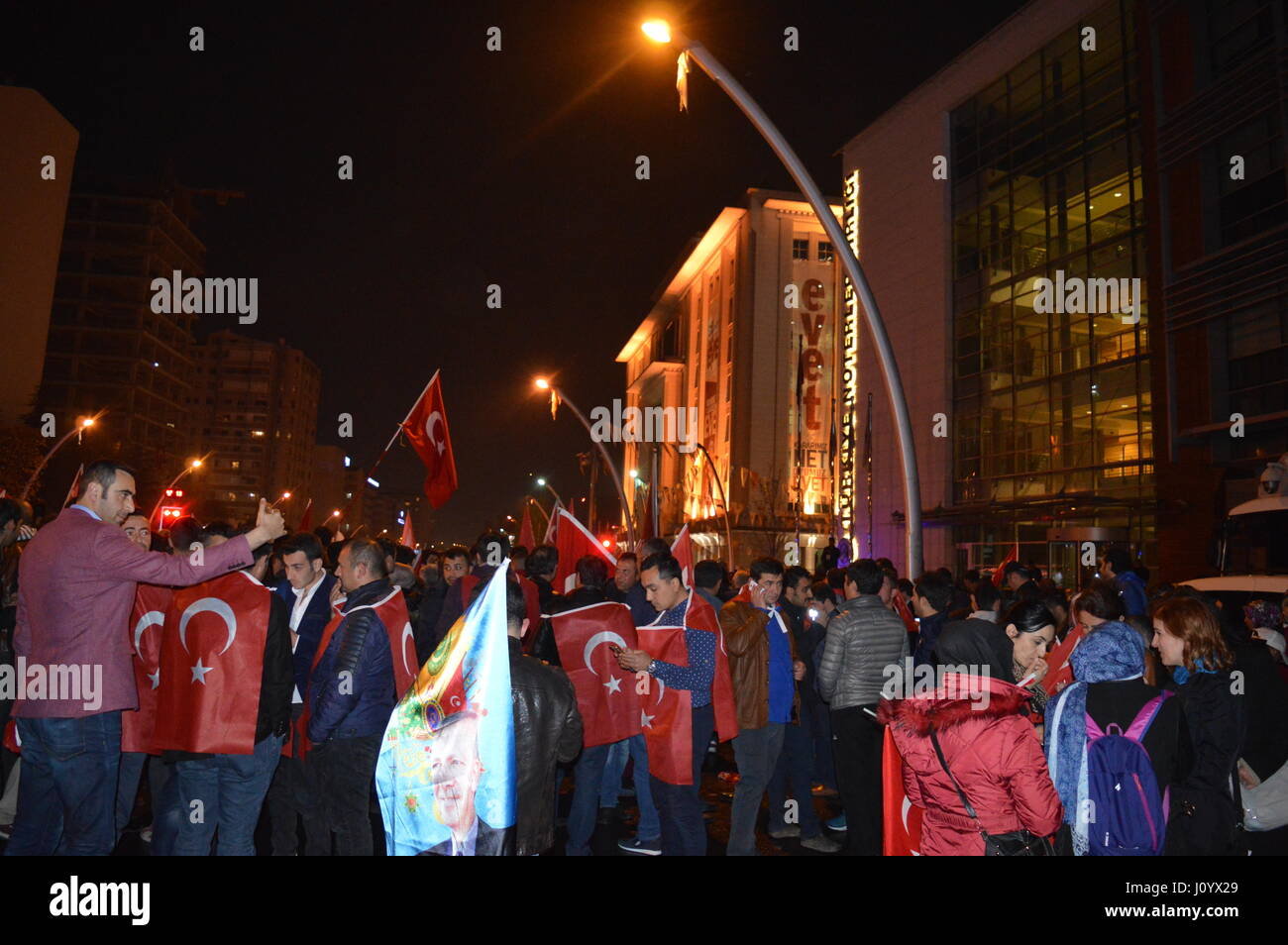 Ankara, Turkey. 16th Apr, 2017. Thousands of 'Yes' supporters gathered ...
