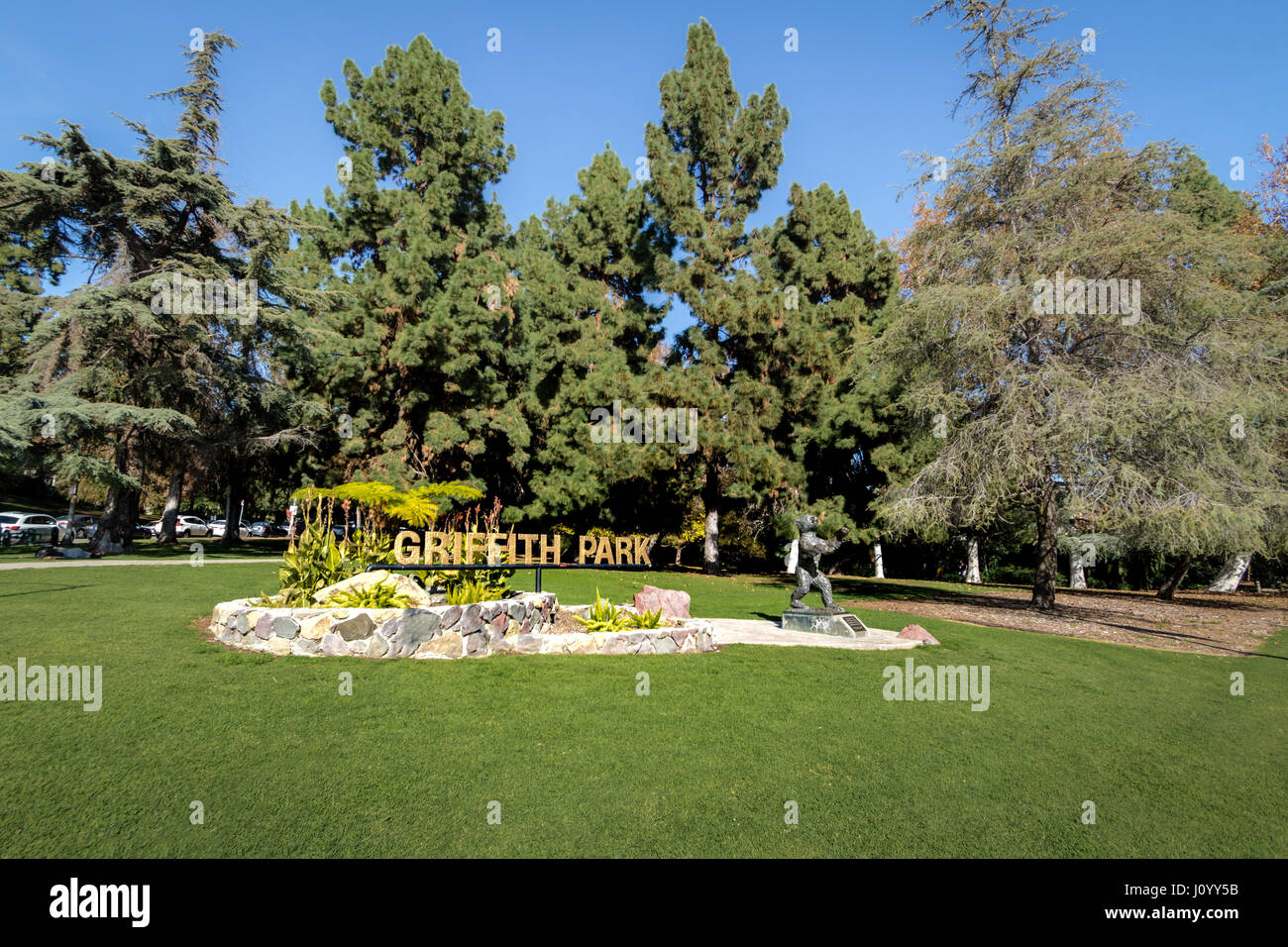 Gold bear statue hi-res stock photography and images - Alamy
