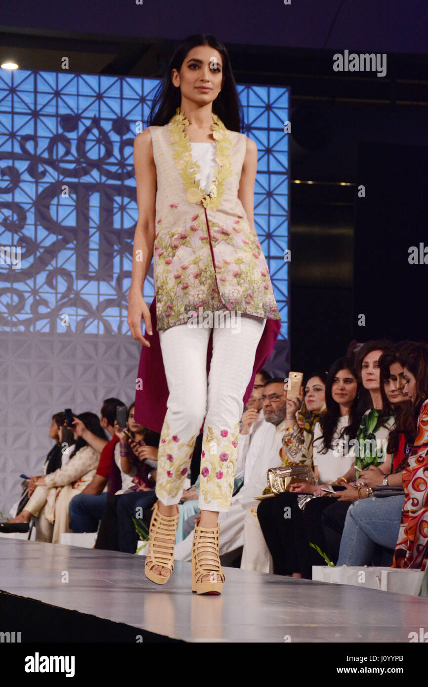 Lahore, Pakistan. 07th Aug, 2013. Pakistani model presents a creation ...