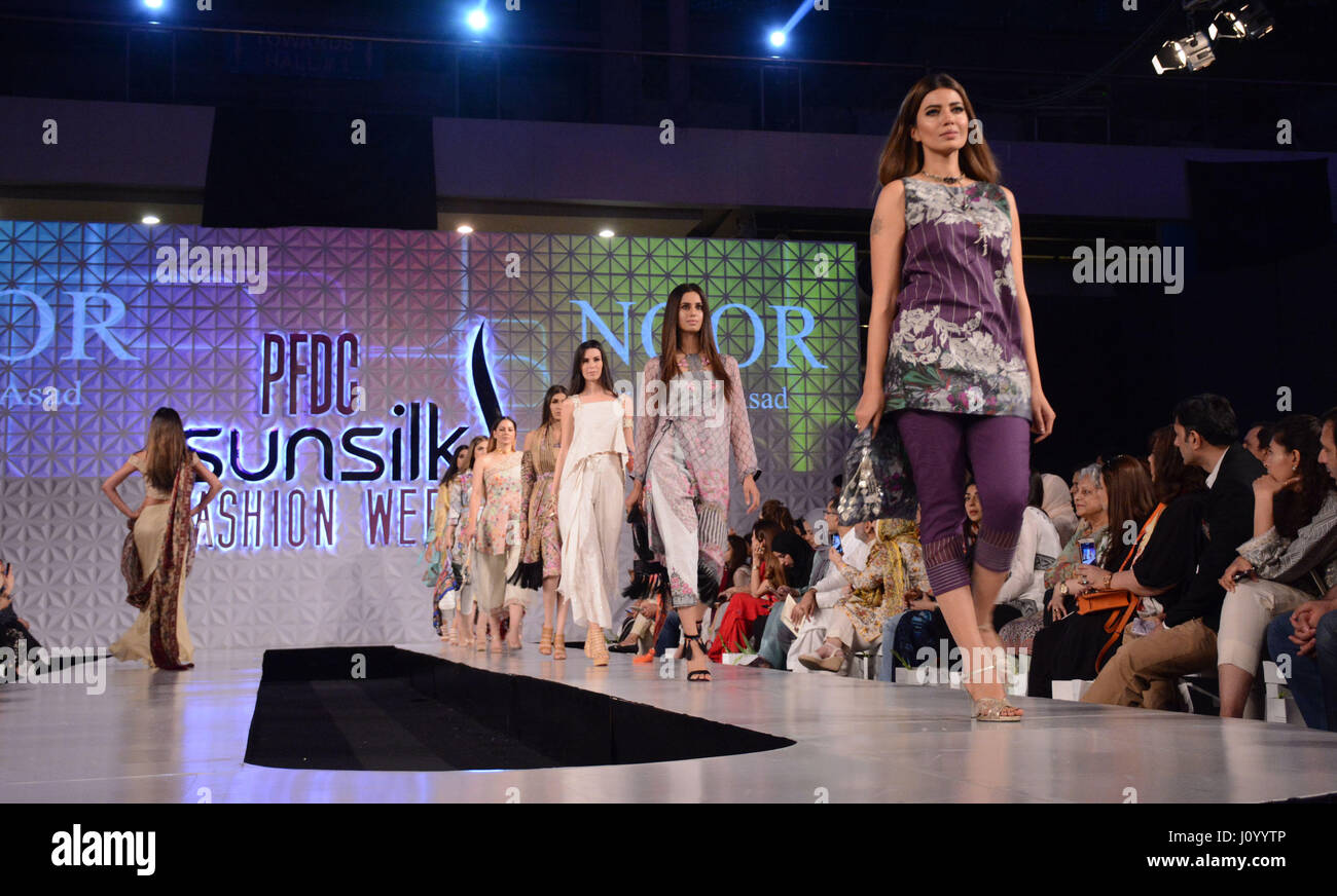 Lahore, Pakistan. 07th Aug, 2013. Pakistani model presents a creation ...