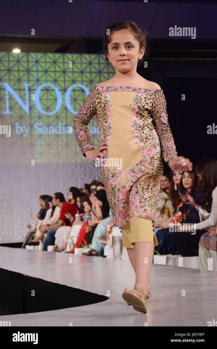 Lahore, Pakistan. 07th Aug, 2013. Pakistani model presents a creation ...