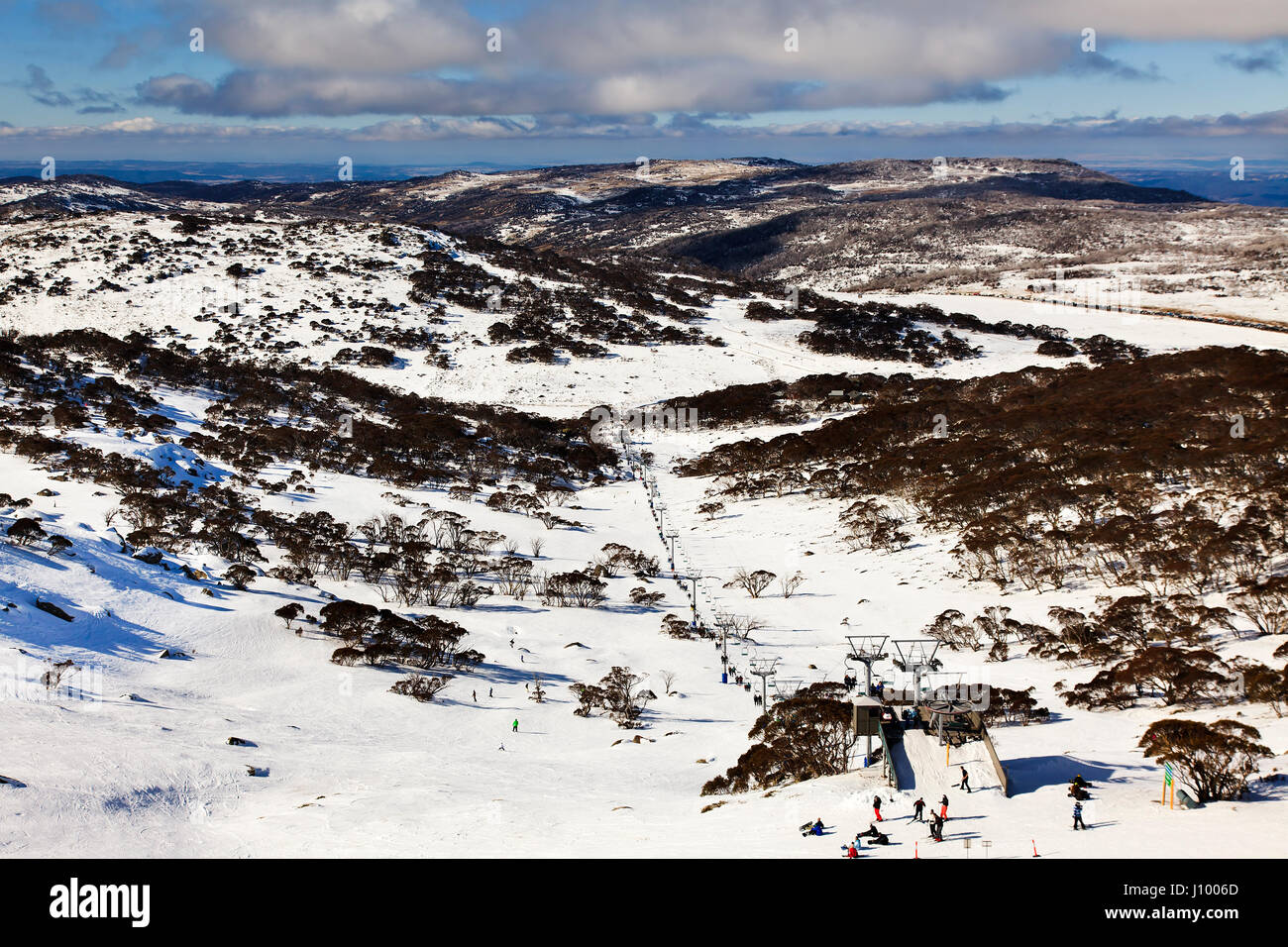 Elevated view on Perisher valley ski resort, cableway and relaxing ...