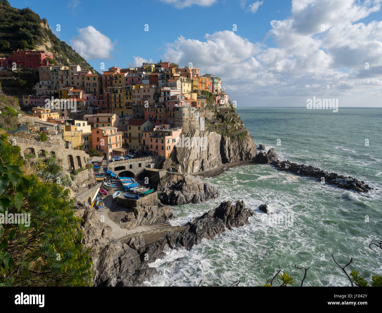 Manarola, a cliffside city in the Cinque Terre in Italy Stock Photo - Alamy