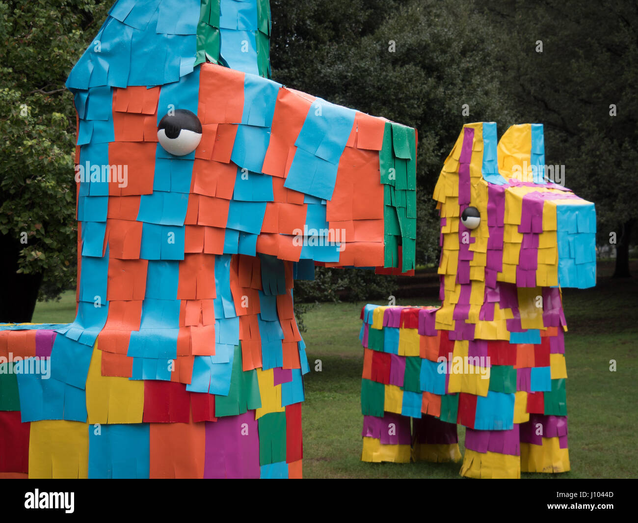 Giant "Las piñatas" donkeys by David Goujon for the Austin Art Outside ...