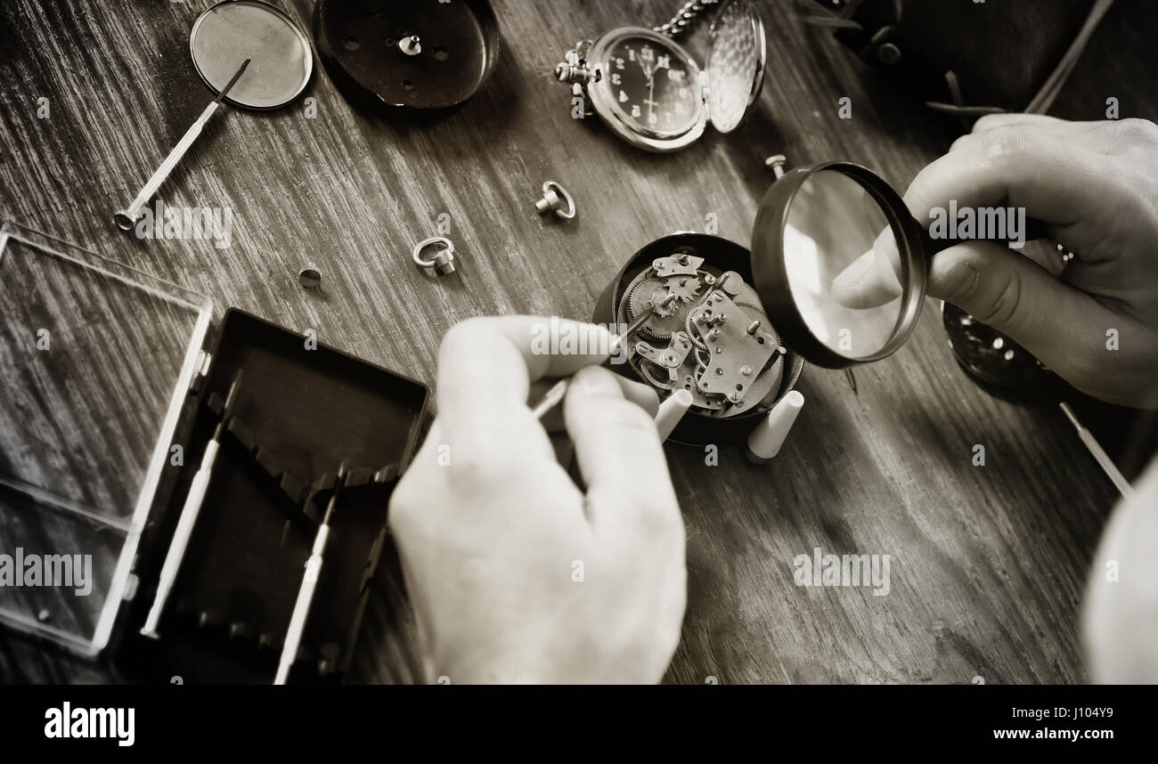 Man repairing watches hi-res stock photography and images - Alamy