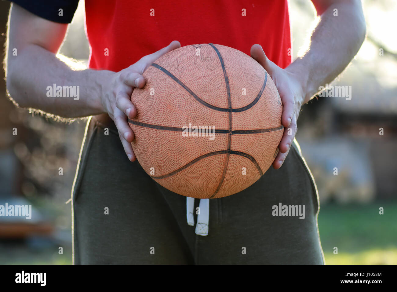 hand hold basketball Stock Photo - Alamy