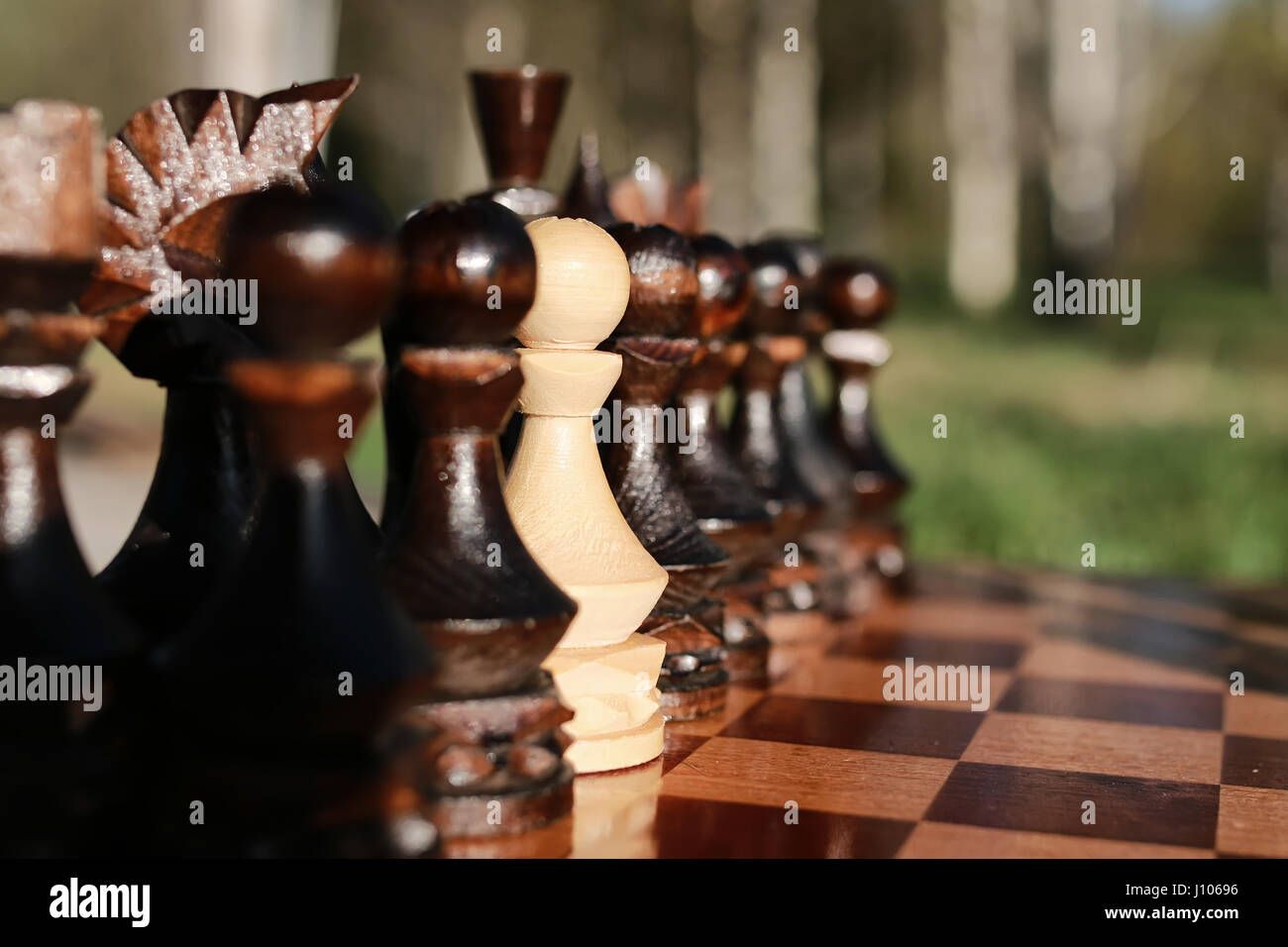 Lone king on chessboard hi-res stock photography and images - Alamy