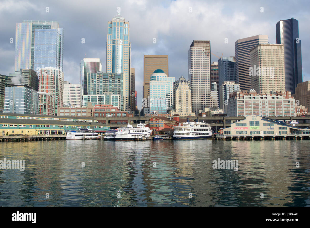 SEATTLE, WASHINGTON, USA - JAN 25th, 2017: A view on Seattle downtown ...