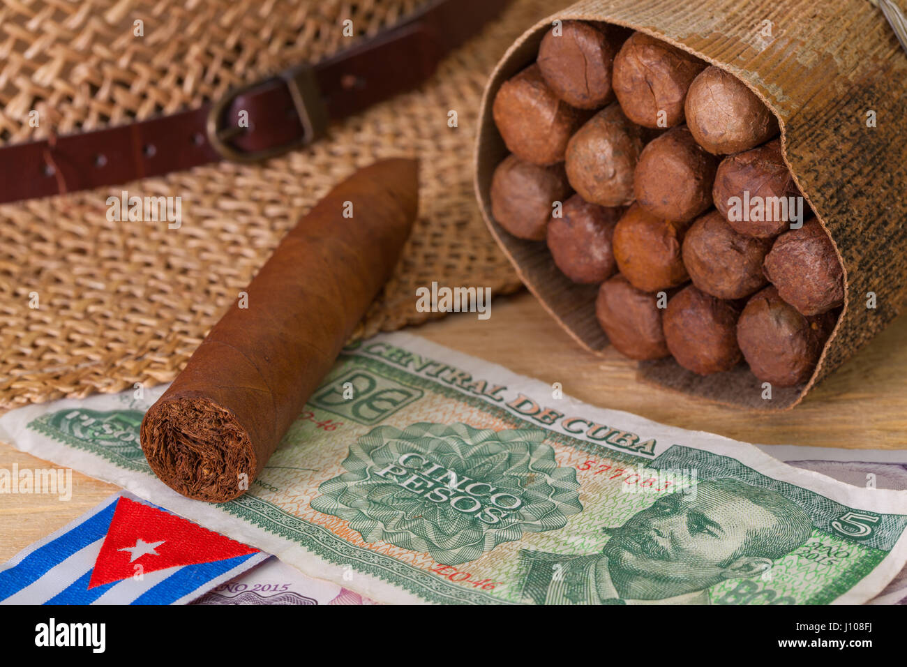 Siesta - cigars, straw hat and Cuban banknotes on a wooden table Stock ...