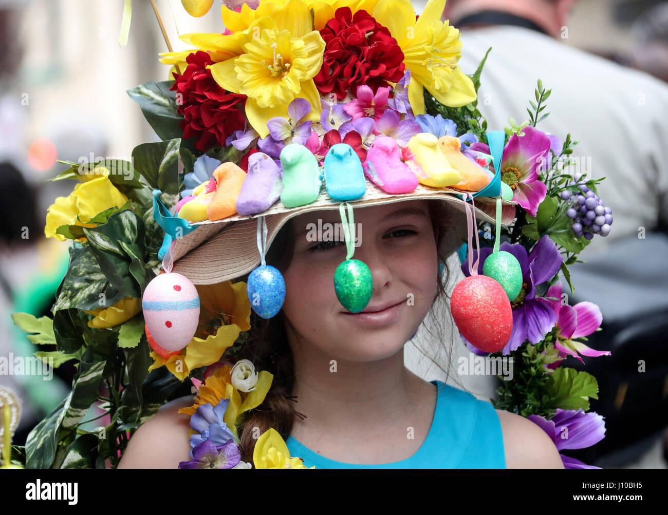 Easter bonnet and girl hi-res stock photography and images - Alamy