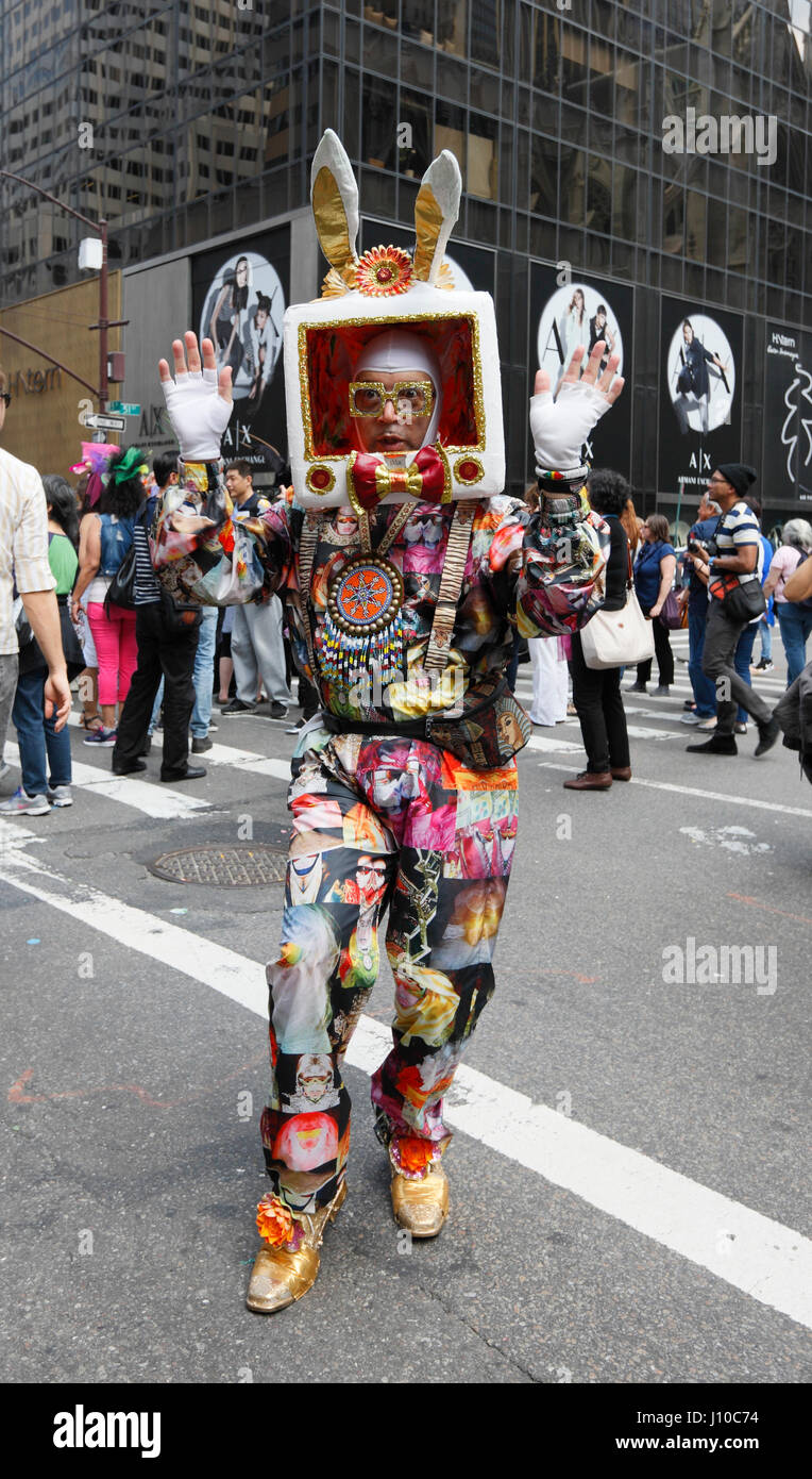 Funny easter bonnet hi-res stock photography and images - Alamy