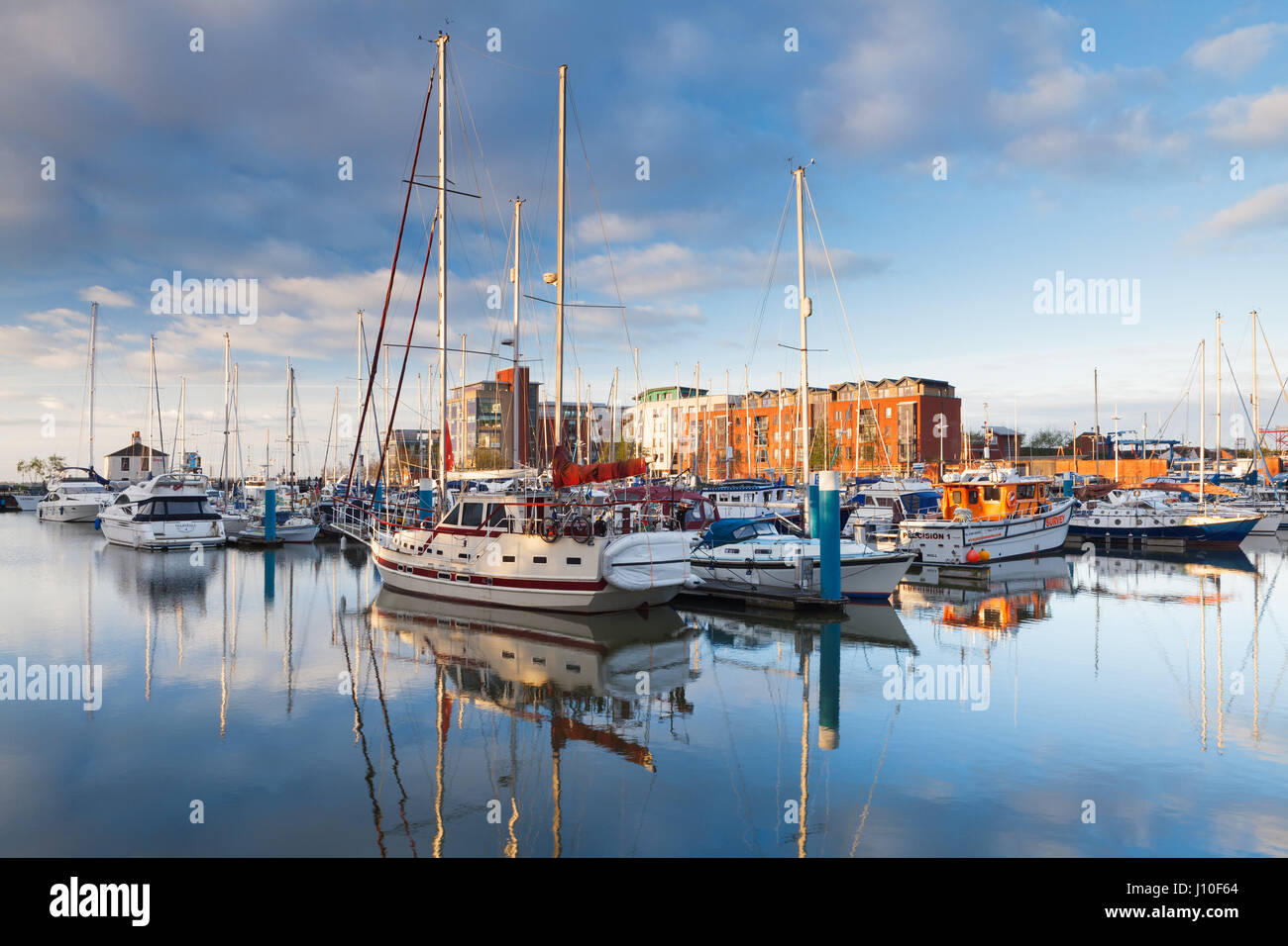 Hull harbour yorkshire hi-res stock photography and images - Alamy