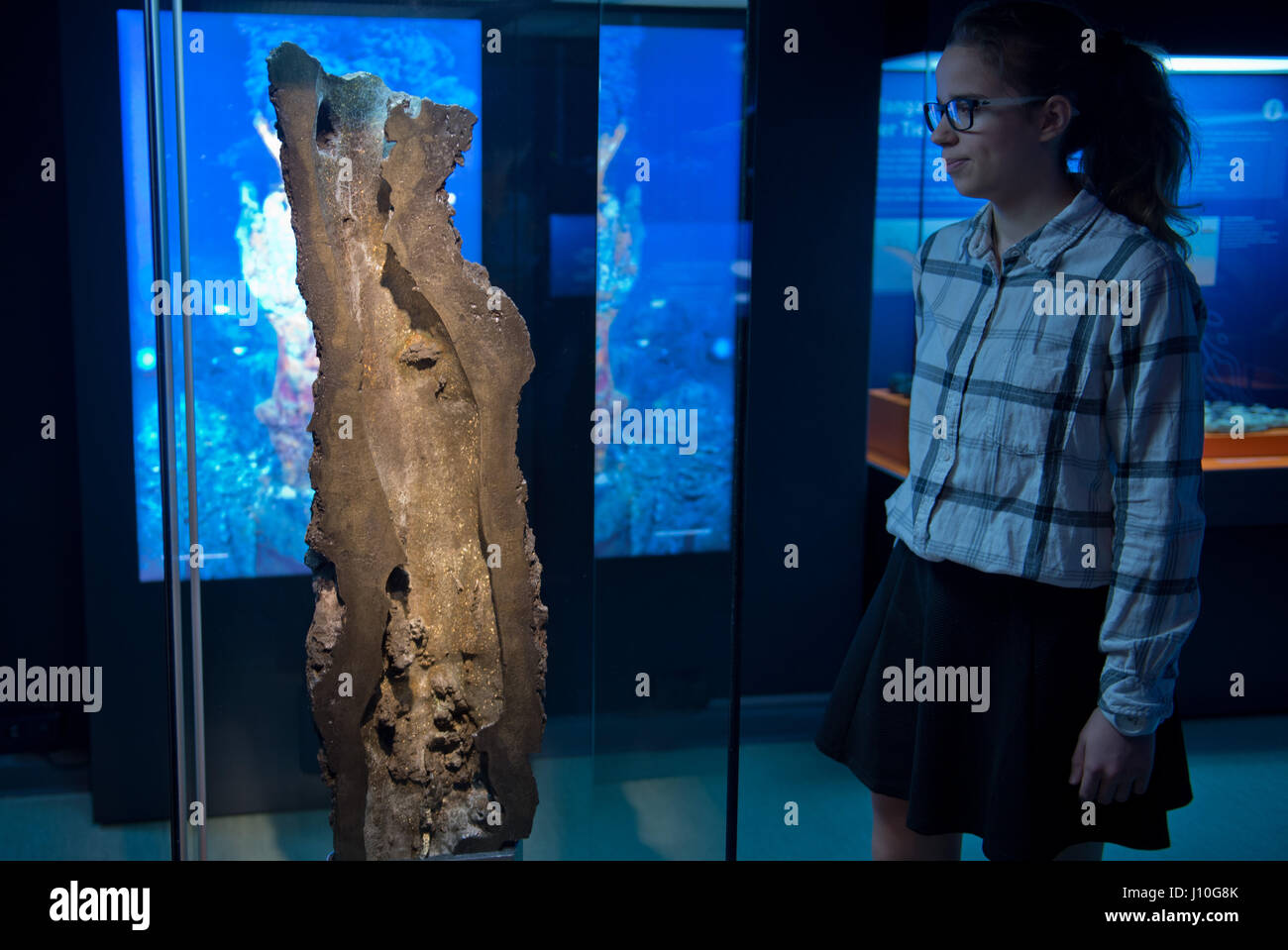 Black smoker hydrothermal vent hi-res stock photography and images - Alamy