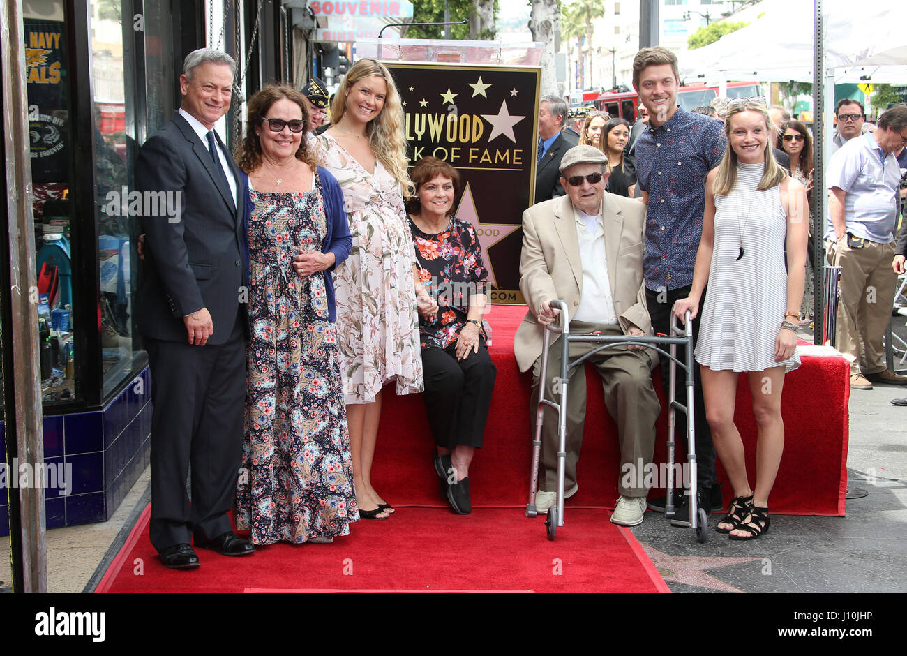 Hollywood, Ca. 17th Apr, 2017. Gary Sinise, Moira Sinise and family, At ...