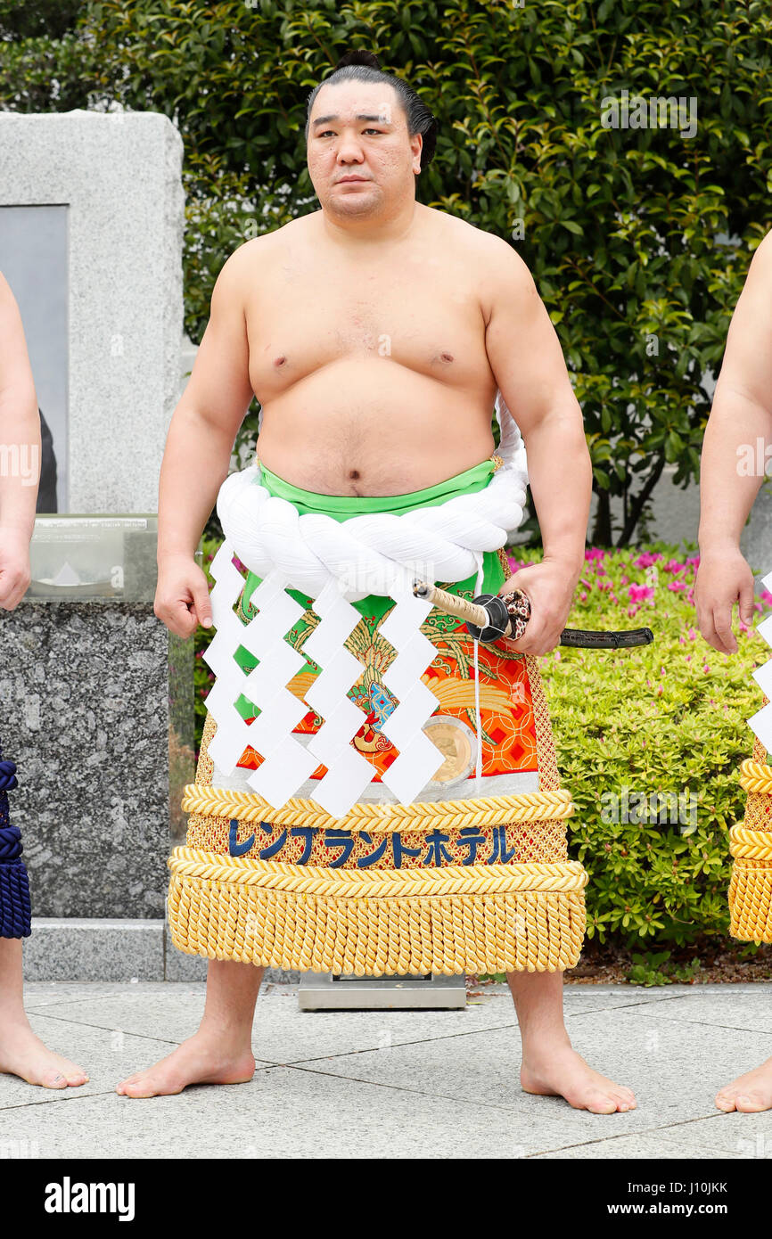 Tokyo, Japan. 17th Apr, 2017. Harumafuji Sumo : Yasukuni Shrine ...