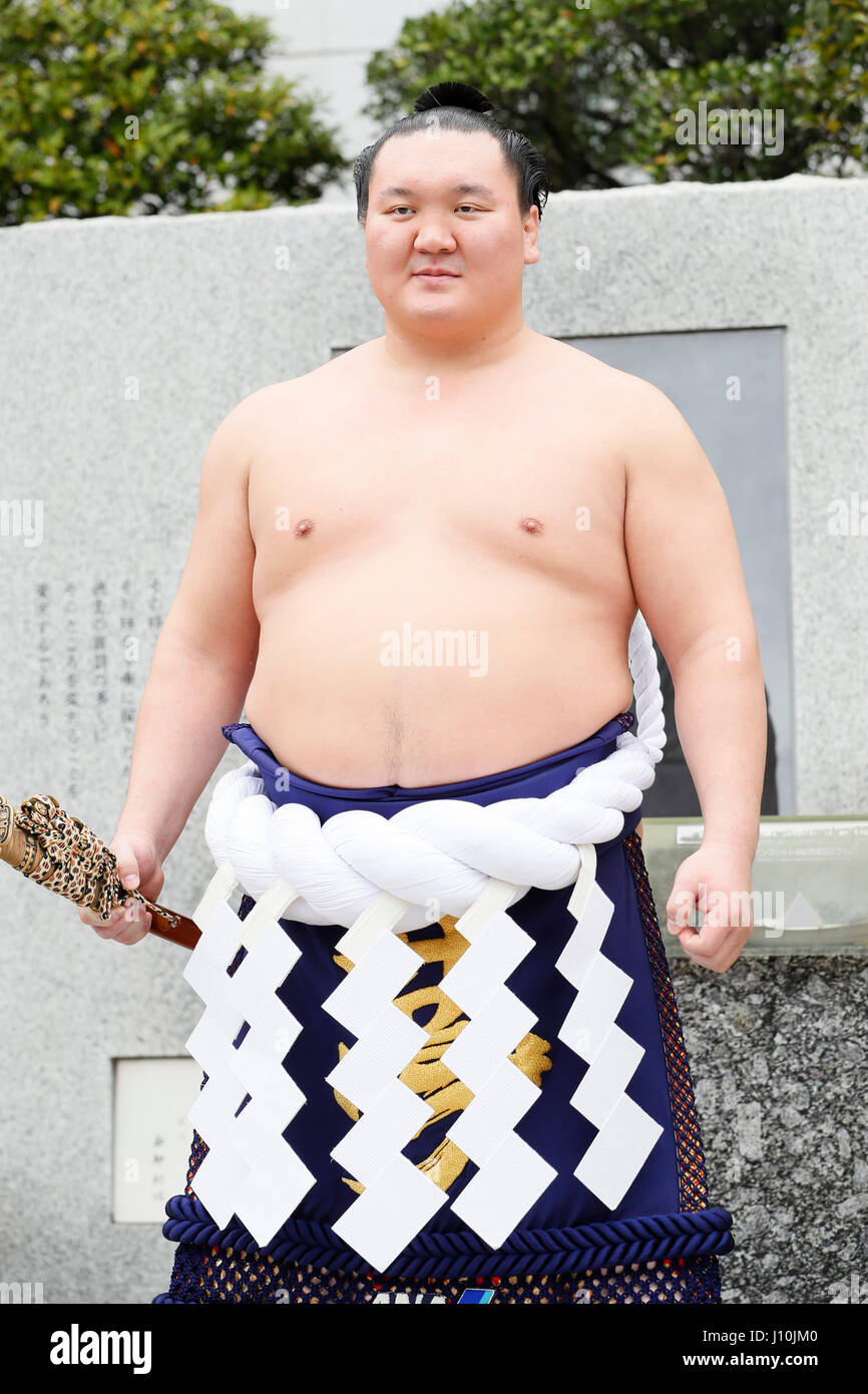 Tokyo, Japan. 17th Apr, 2017. Hakuho Sumo : Yasukuni Shrine Honozumo is ...