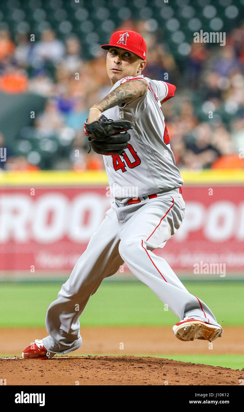 Houston, TX, USA. 17th Apr, 2017. Los Angeles Angels starting pitcher Jesse Chavez (40) throws a ...