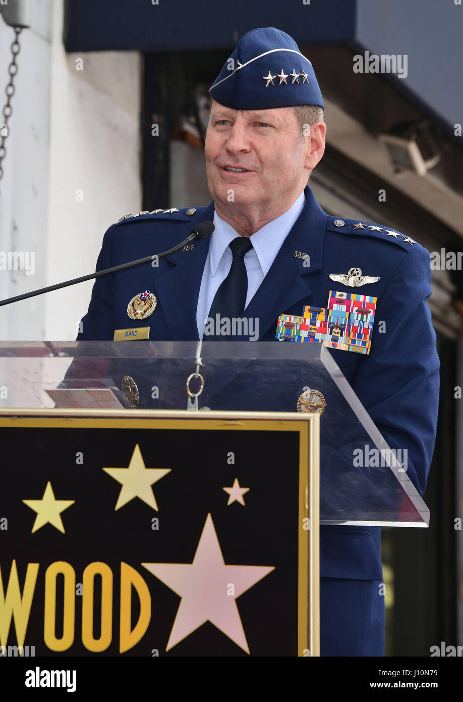 Los Angeles, USA. 17th Apr, 2017. Gary Sinise Star 36 general Robin ...