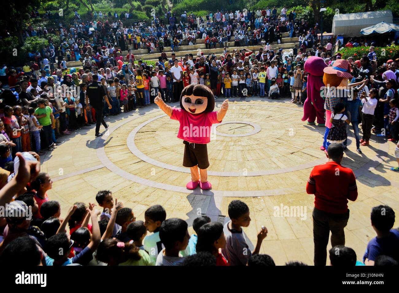 Cairo, Egypt. 17th Apr, 2017. Egyptians enjoy during the celebration ...