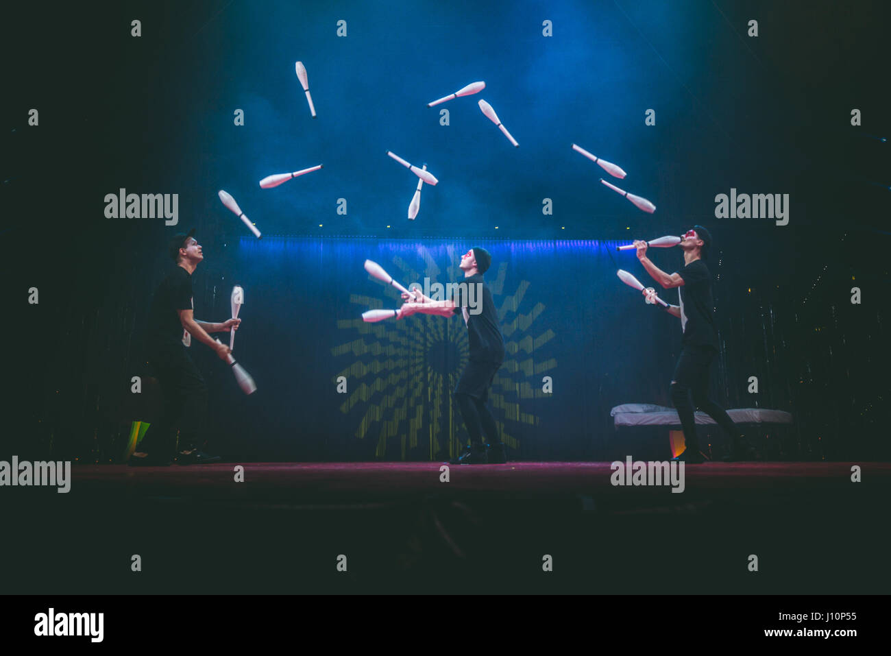 Jugglers team hi-res stock photography and images - Alamy