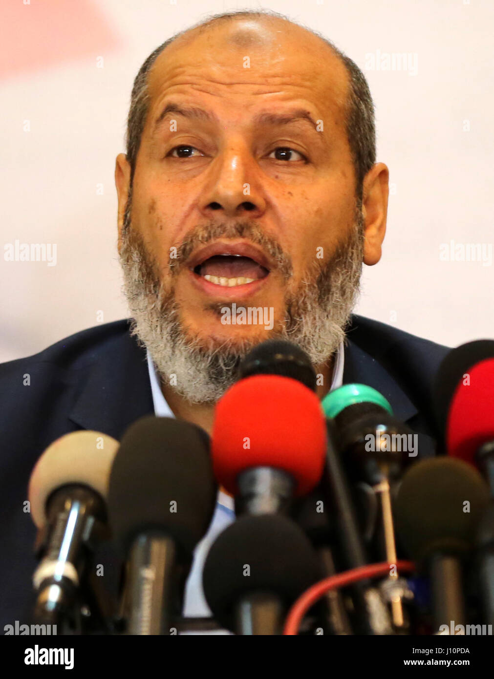 Gaza City, Gaza Strip, Palestinian Territory. 18th Apr, 2017. Senior ...