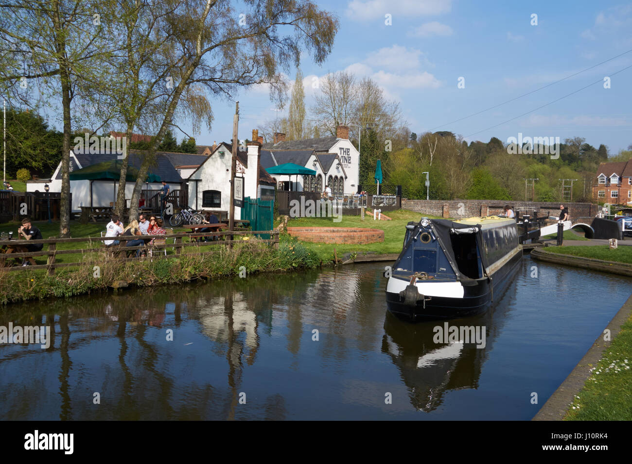 Barge using lock kinver hi-res stock photography and images - Alamy