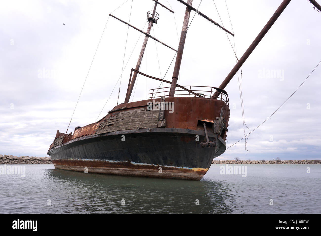 La Grande Hermine: The Rusting Shipwreck of Jordan Harbour, Ontario ...