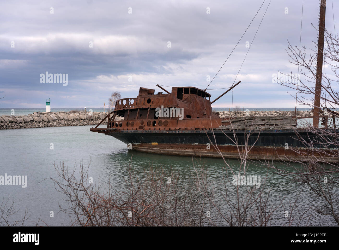 La Grande Hermine: The Rusting Shipwreck of Jordan Harbour, Ontario ...