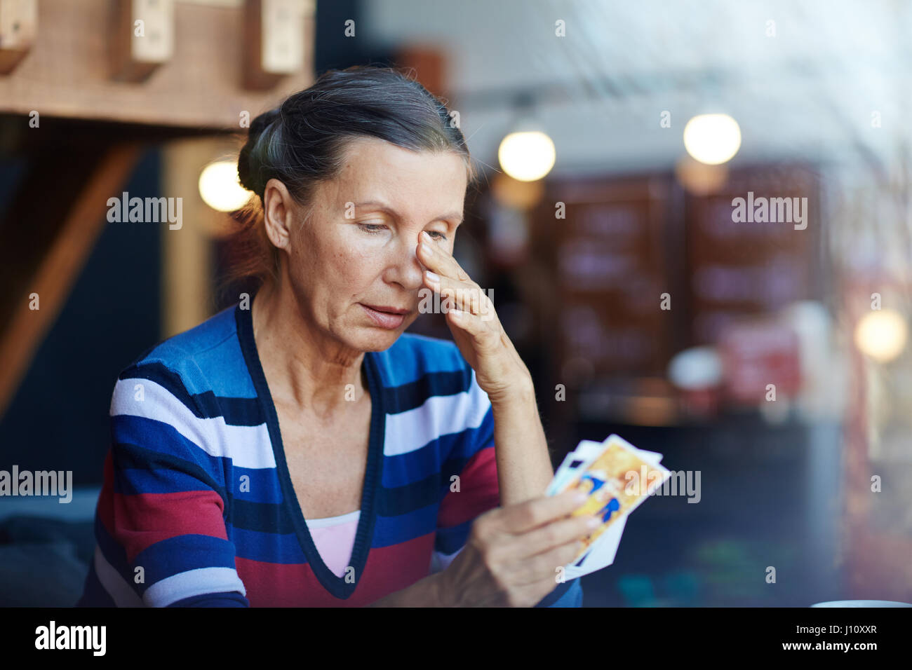 Reminiscing hi-res stock photography and images - Alamy