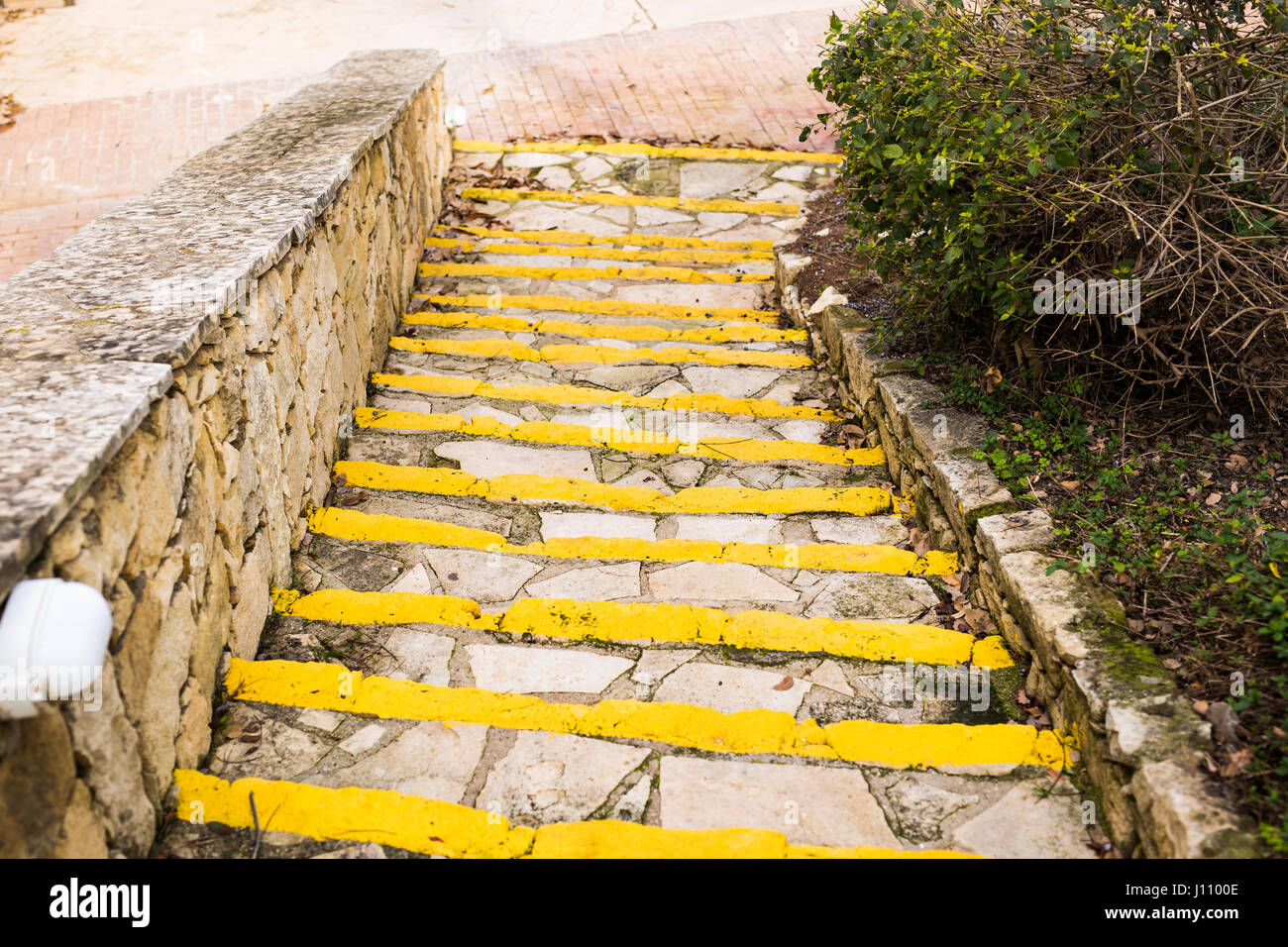 Round stone steps garden hi-res stock photography and images - Alamy