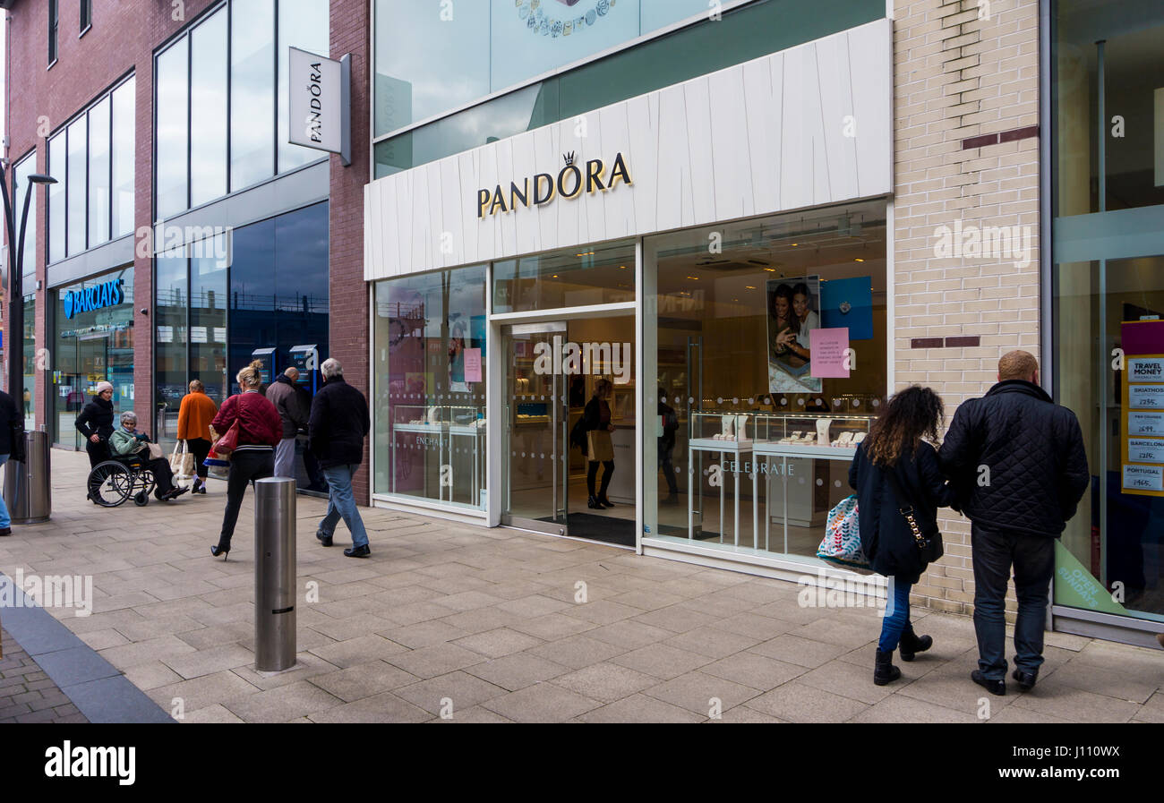 Pandora jewelry hi-res stock photography and images - Alamy