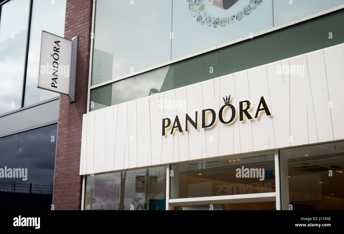 Pandora shop hi-res stock photography and images - Alamy