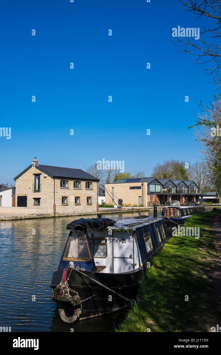 Tring reservoir narrowboat hi-res stock photography and images - Alamy