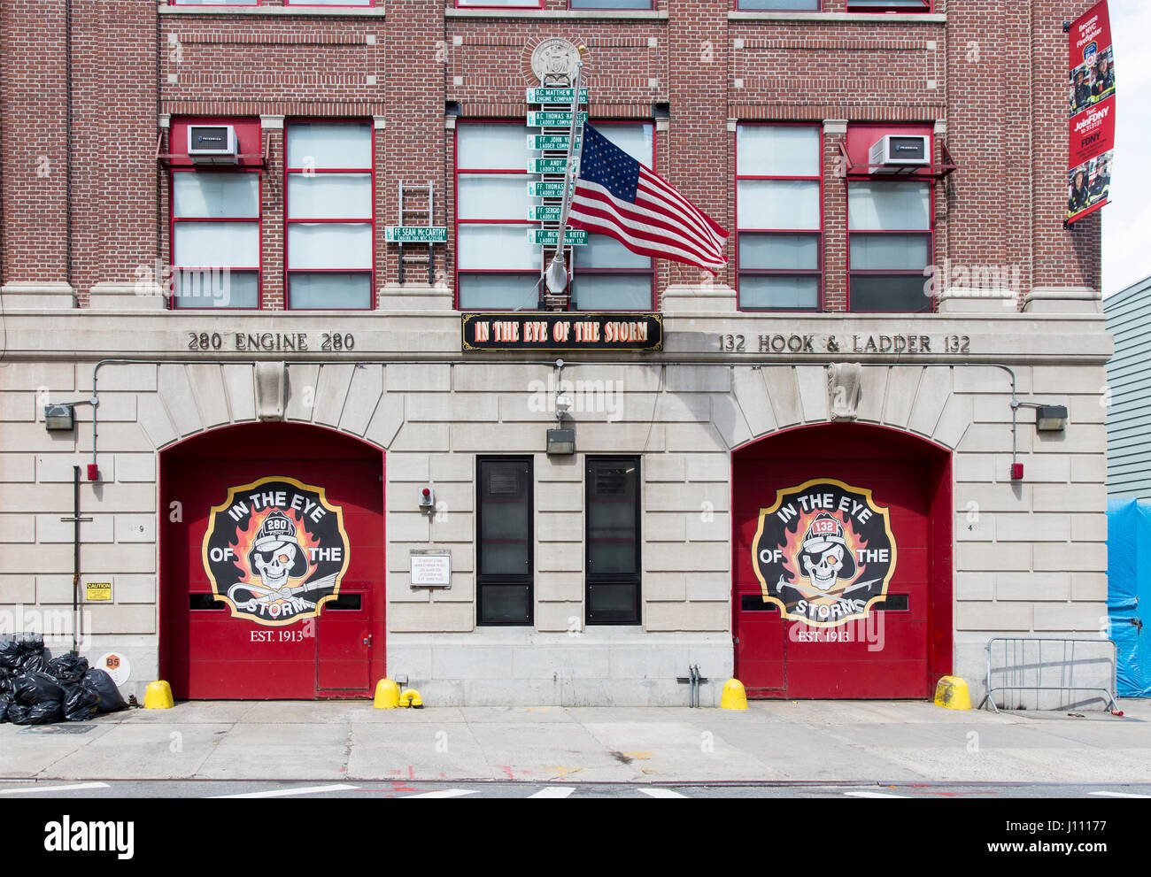 Firehouse door hi-res stock photography and images - Alamy