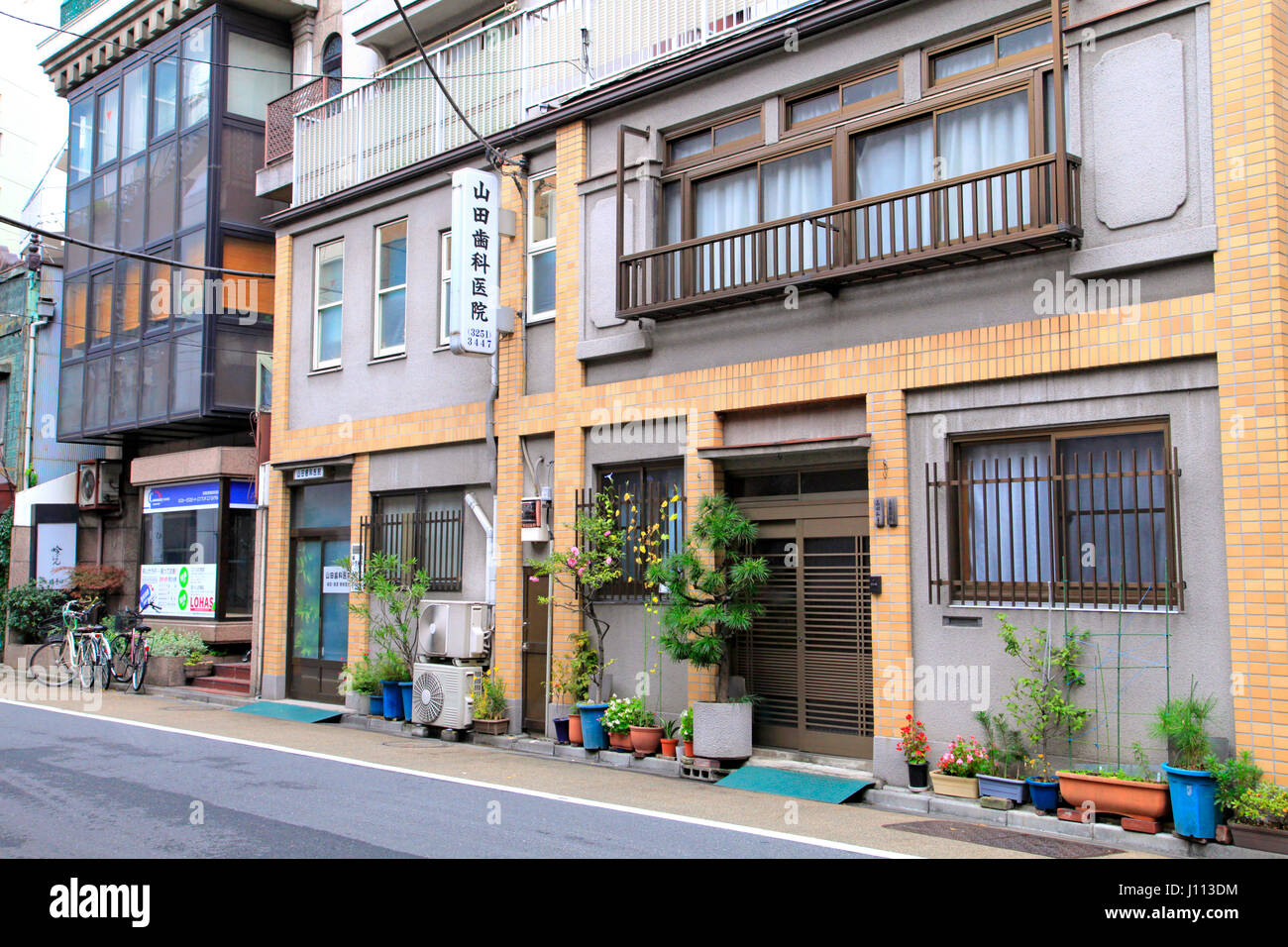 Row house japan hi-res stock photography and images - Alamy