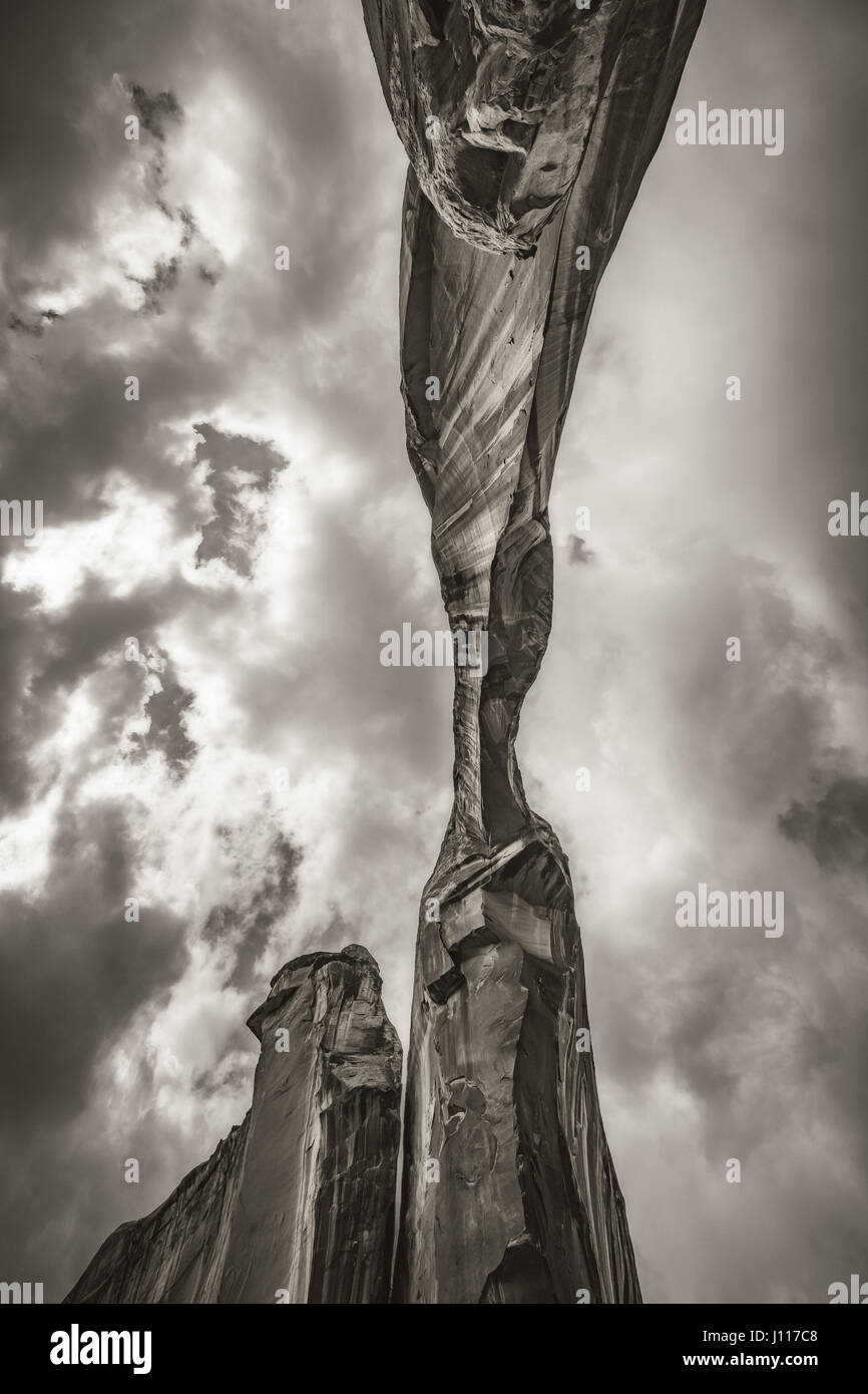 Black rock arch hi-res stock photography and images - Alamy