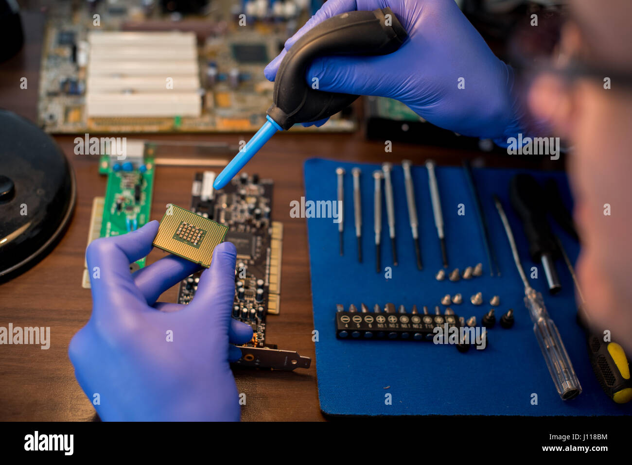 Computer chip hi-res stock photography and images - Alamy