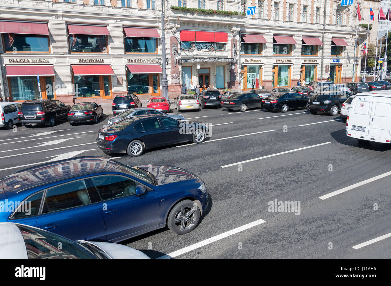 Movement cars on road big hi-res stock photography and images - Alamy