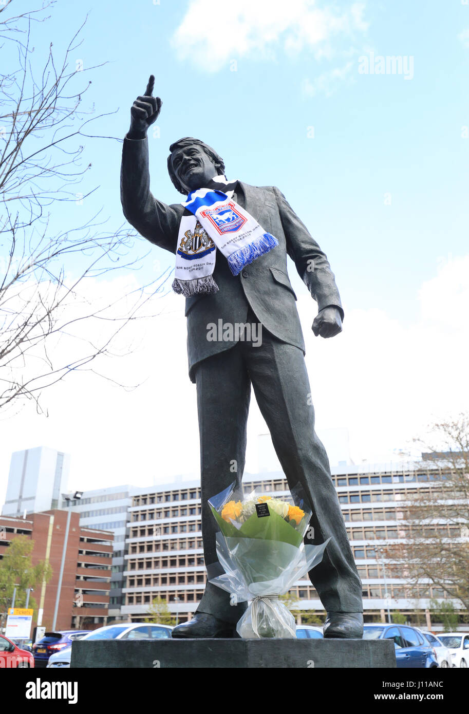 Bobby robson statue ipswich hi-res stock photography and images - Alamy