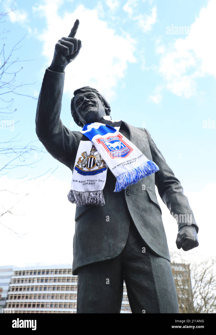 Bobby robson statue ipswich hi-res stock photography and images - Alamy