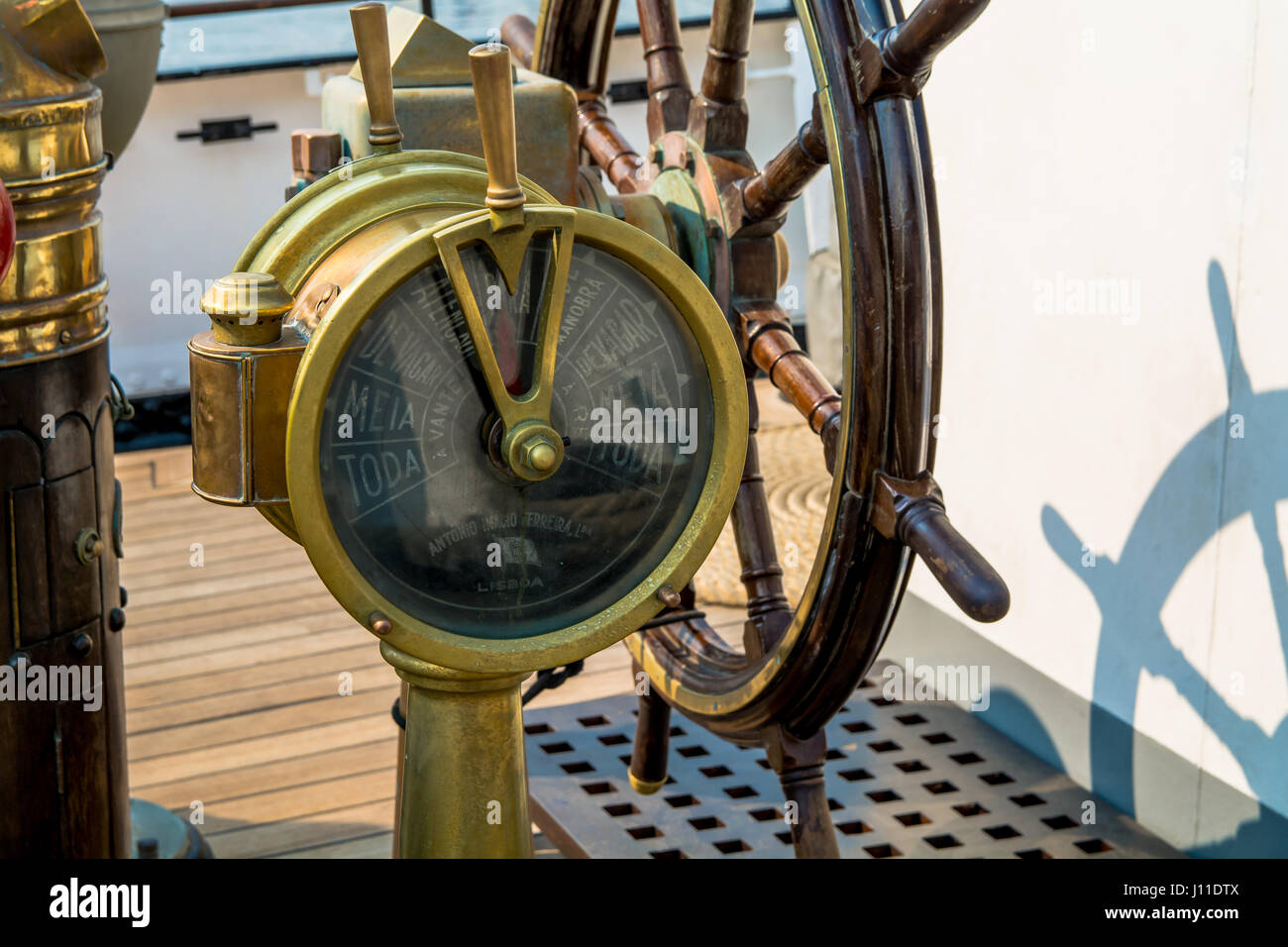 Side view on an old ship hi-res stock photography and images - Alamy